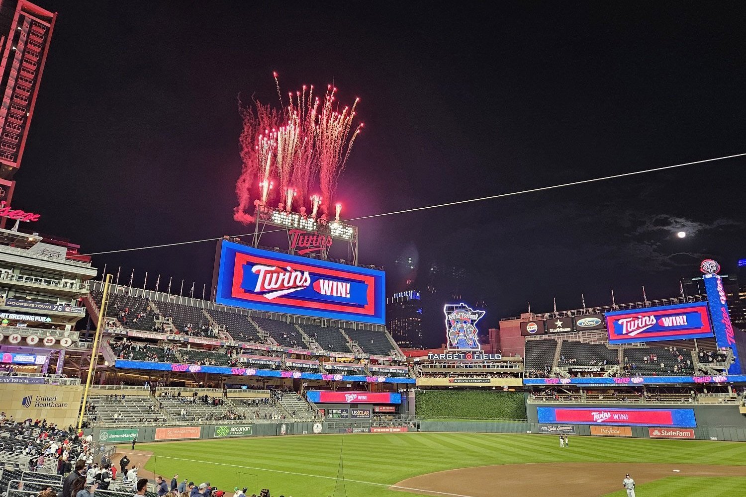 Notes From the Ballpark: Dogs and Twins Home Runs Take Over Target ...